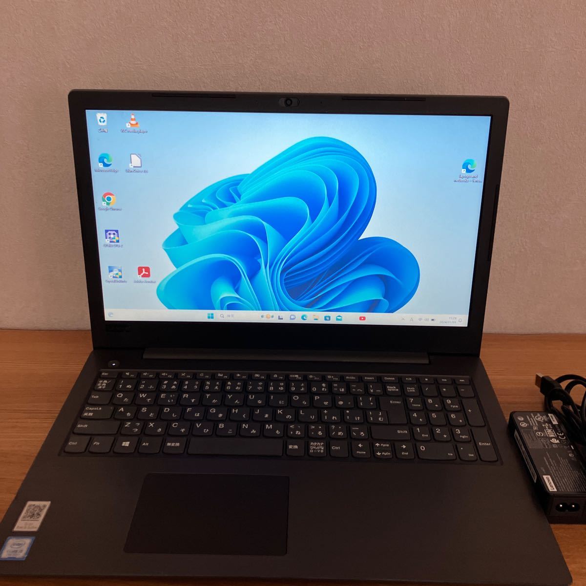 【やや傷や汚れあり】Lenovo V330-15IKB 81AX Core i5 7200Uメモリ8GB 新品SSD256GB ...