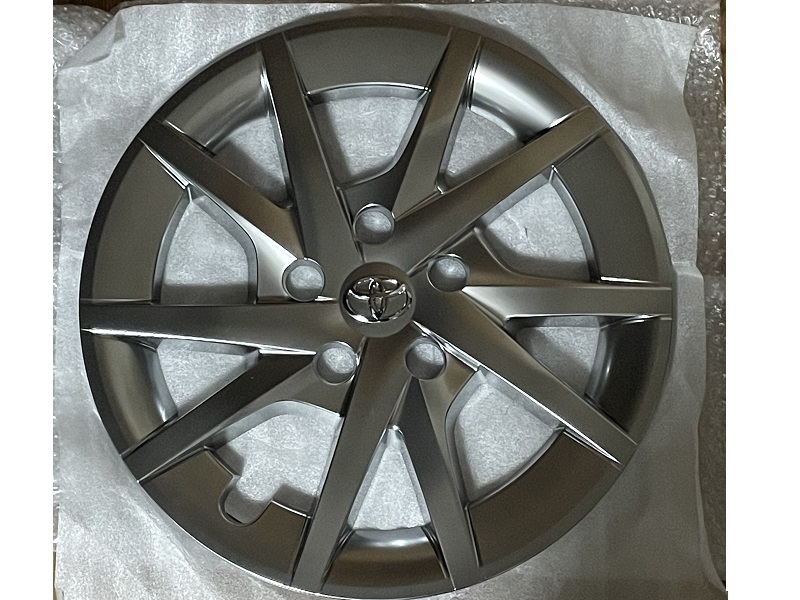 【未使用】④★【新品・開封品】 プリウスα ハイグロス塗装 特別仕様車 tune BLACK II 16インチ 純正ホイールキャップ 1枚★ ...