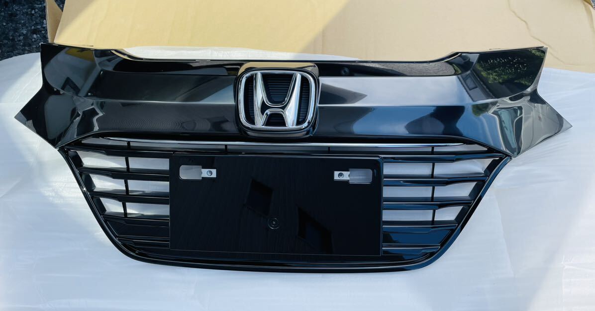 【未使用】【新品未使用】ホンダ ヴェゼル RU1 RU2 RU3 RU4 純正フロントグリル ラジエーターグリル 品番：71120-T7B ...