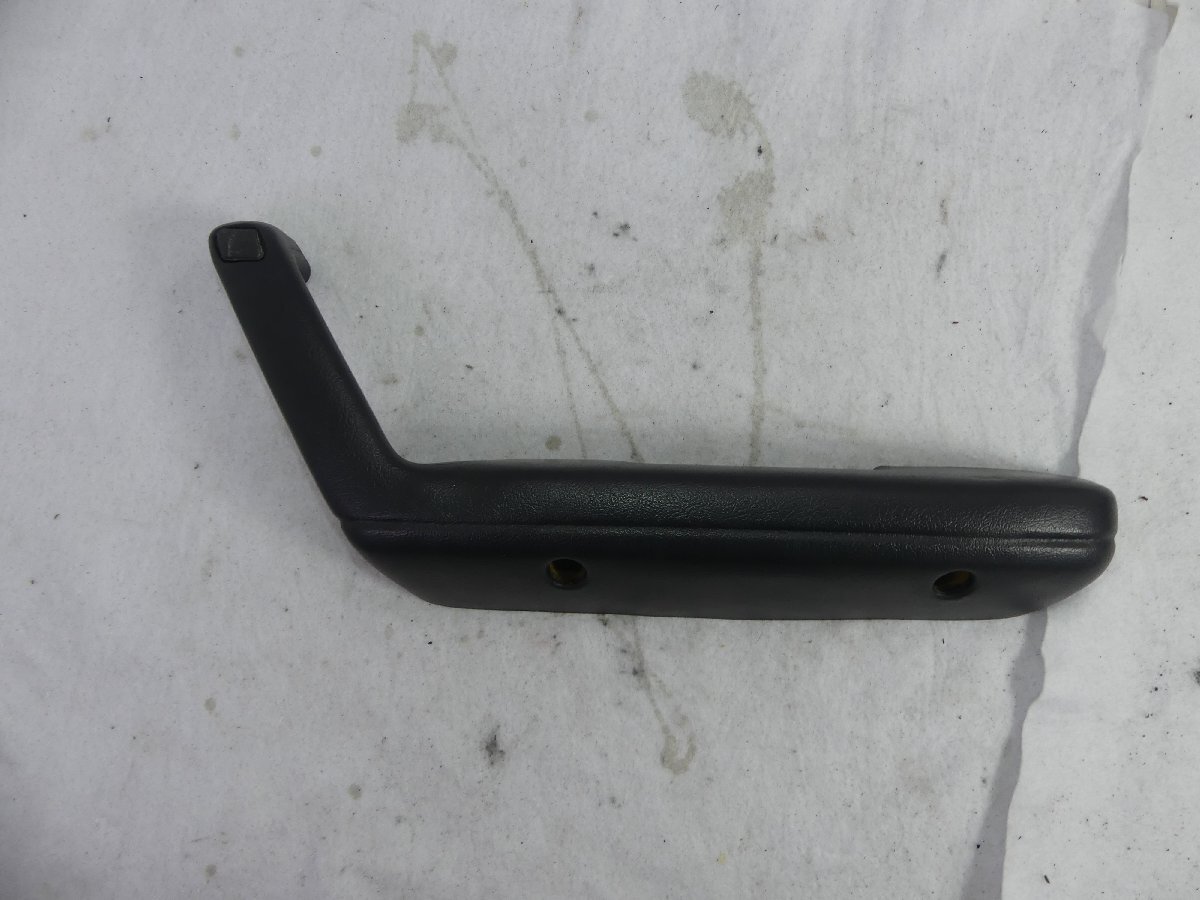 【やや傷や汚れあり】A4256 D マツダ ロードスター NA8C 後期 SR2 純正 ドア アームレスト ひじ掛け グリップ 黒 右 運転席 ...