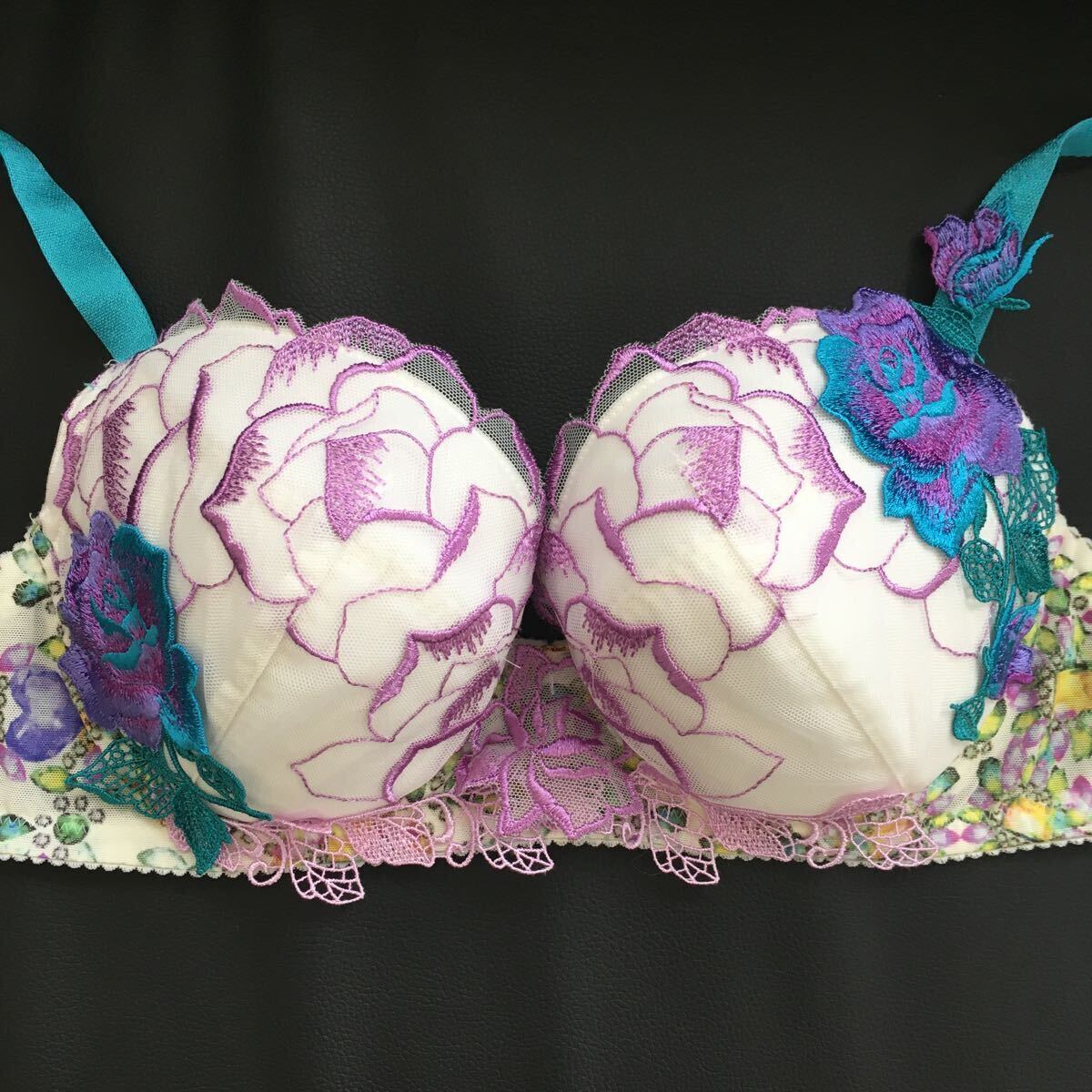 【未使用】ワコール サルート 43G美女と野獣 補正下着 ブラジャーG65の落札情報詳細 - ヤフオク落札価格検索 オークフリー