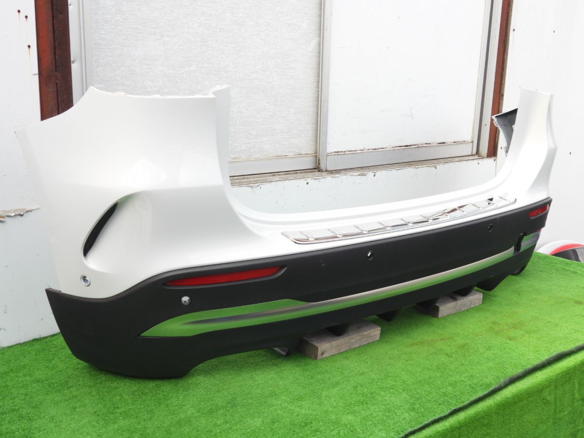 【傷や汚れあり】L3828vc ベンツ純正 GLA H247 AMG リアバンパー ロアパネル・サテンシルバーモール付 A2478850206 ...