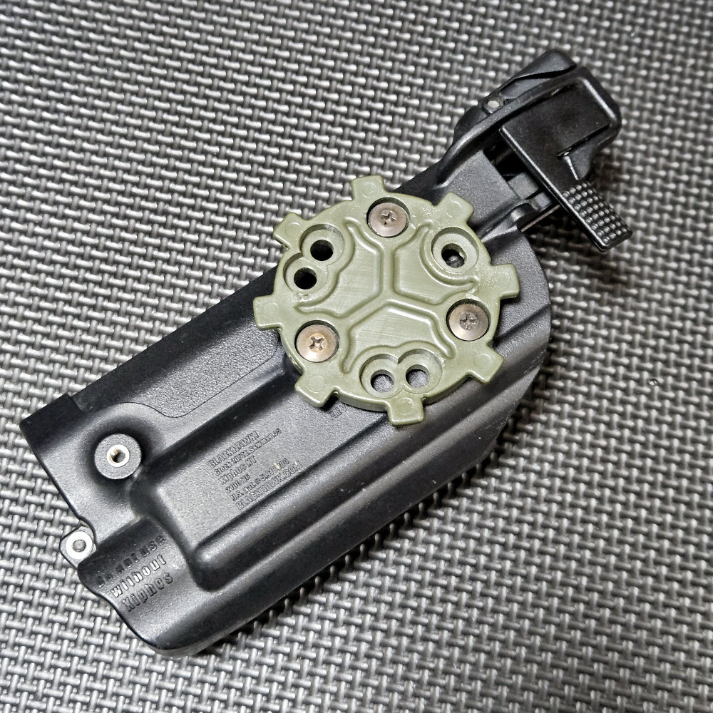 【傷や汚れあり】【実物・中古】BLACKHAWK! Level 3 SERPA Light Bearing Duty Holster w ...