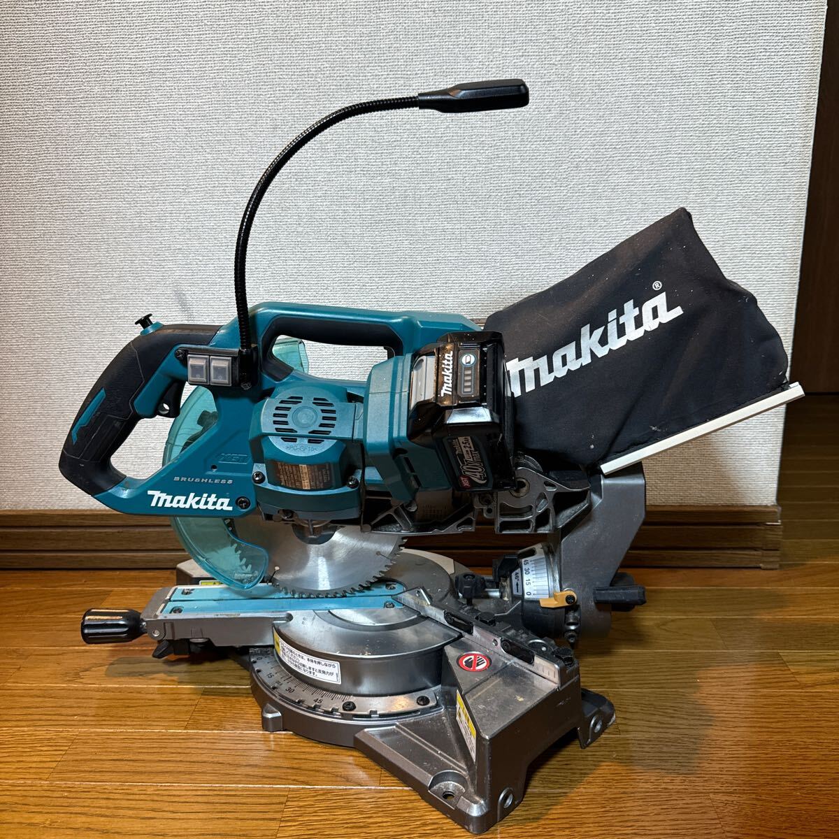【傷や汚れあり】Makita LS001G 充電式スライドマルノコ 丸のこ 押し切り 押切 クロスカットソー 充電池 チャージャー付き 充電器 DC40RA BL4025 マキタの落札情報詳細 ...