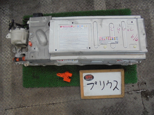 【やや傷や汚れあり】5FS1026 BG2)) トヨタ プリウス ZVW30 後期型 L 純正 ハイブリッドバッテリー G9510-76013 ...