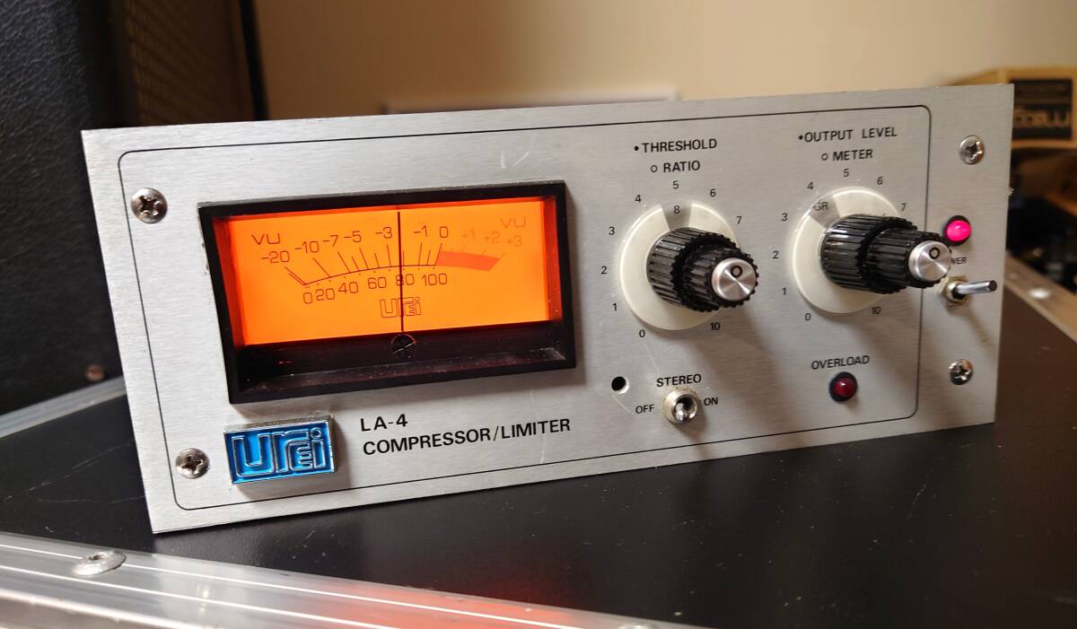 【全体的に状態が悪い】☆ 難あり品・通電確認済 UREI LA-4 COMPRESSOR LIMITER XLR端子付き オプトコンプ ...