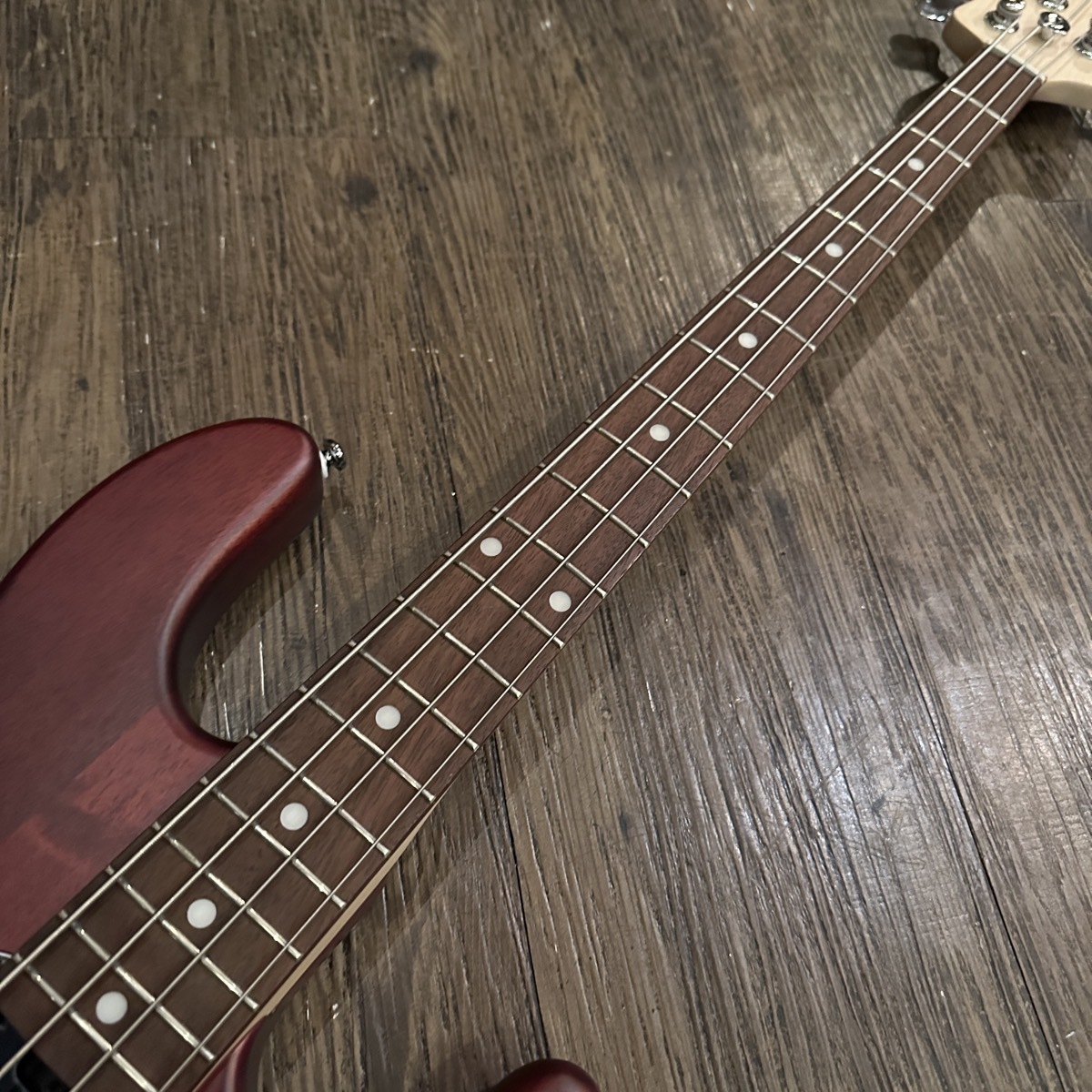 【目立った傷や汚れなし】Sterling by Music Man SUB StingRay Ray4 Walnut Satin ミュージック ...