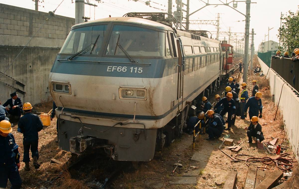 【新品】♪ EF66 115+DE10(救援機） 車止め突っ込み脱線事故・復旧作業中？ KG写真 ♪ の落札情報詳細 - Yahoo!オークション落札価格検索 オークフリー