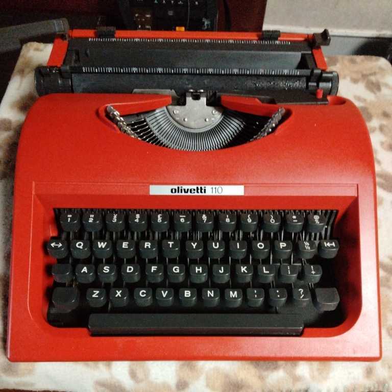 【やや傷や汚れあり】 【ジャンク】オリベッティ ポータブル・タイプライター olivetti 110 スペイン製の落札情報詳細 - ヤフオク落札価格検索 オークフリー