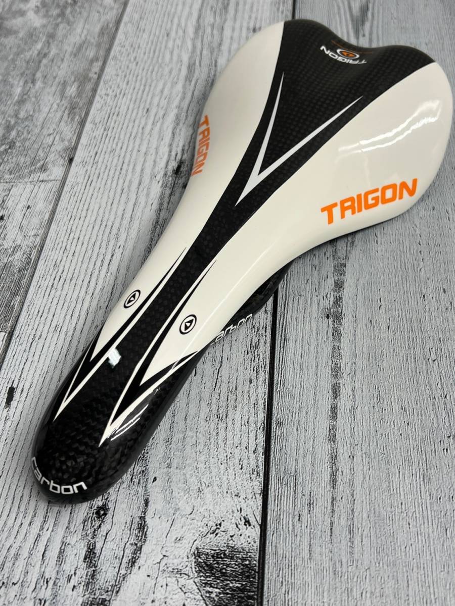 【やや傷や汚れあり】TRIGON トライゴン カーボンサドル CARBON ホワイト 軽量 USED 自転車 パーツの落札情報詳細 ...