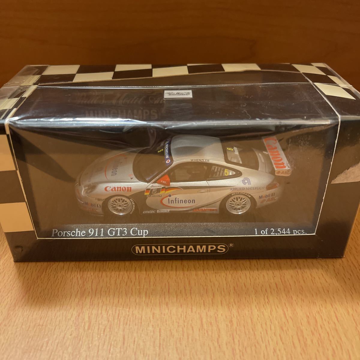 【未使用に近い】ミニチャンプス PORSCHE 911 GT3 Cup supercup 2004 winner W.Henzler ...