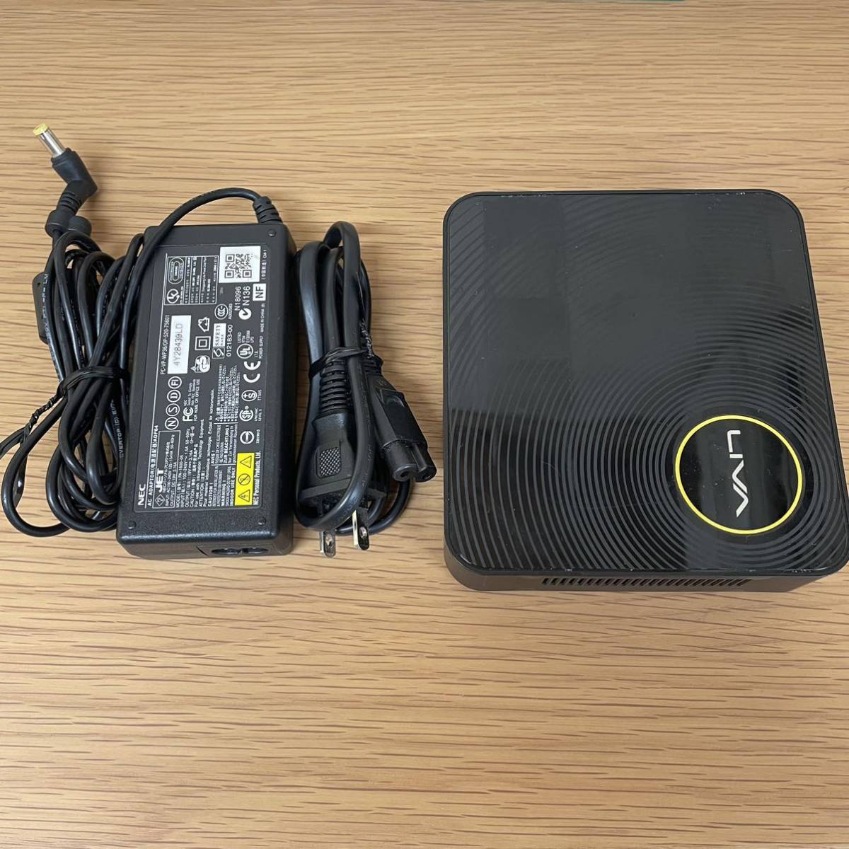 【傷や汚れあり】ECS コンパクトPC LIVA Z N3350 メモリ8GB / 32GB+増設SSD 32GB USB3.0 HDMI ...