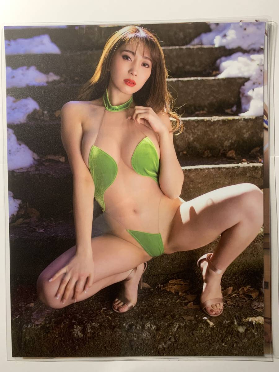【目立った傷や汚れなし】【厚手ラミネート加工】森咲智美 水着 A4変サイズ 雑誌切り抜き 8ページ【グラビア】 012105 の落札情報詳細