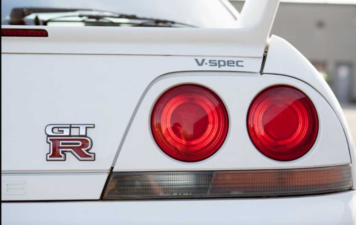 【未使用】T スカイライン R33 GT-R V-spec エンブレム ステッカー 純正代替補修用 84896-24U01 GTR ...