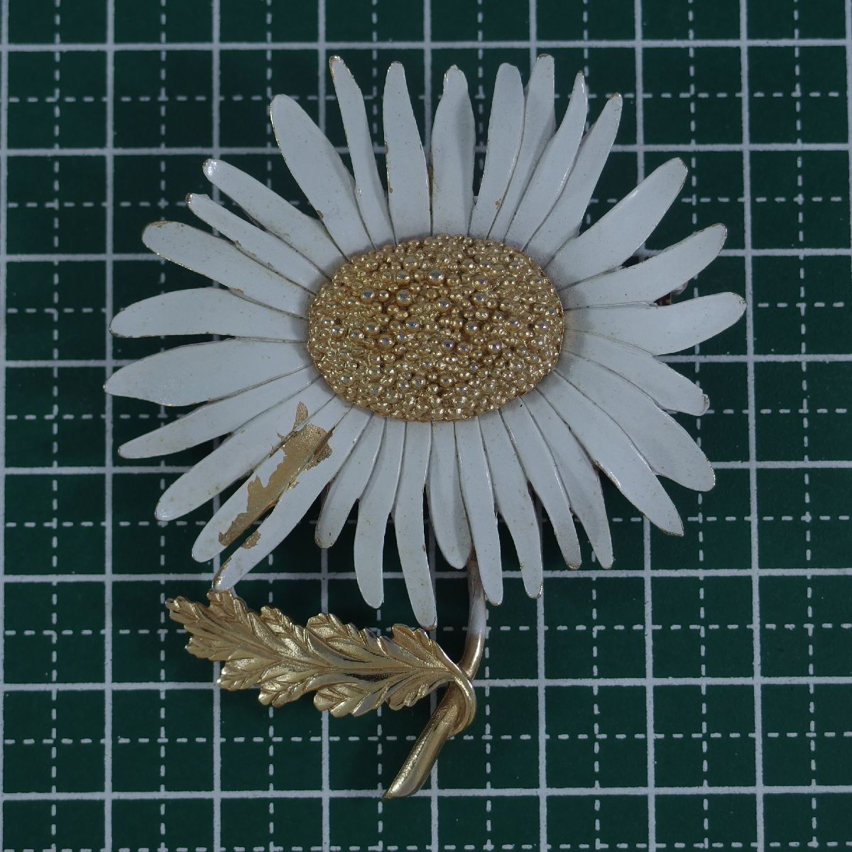 【傷や汚れあり】A8557 【MARVELLA】 白いお花 * フラワーモチーフ ホワイトペイント ヴィンテージブローチ の落札情報詳細 ...