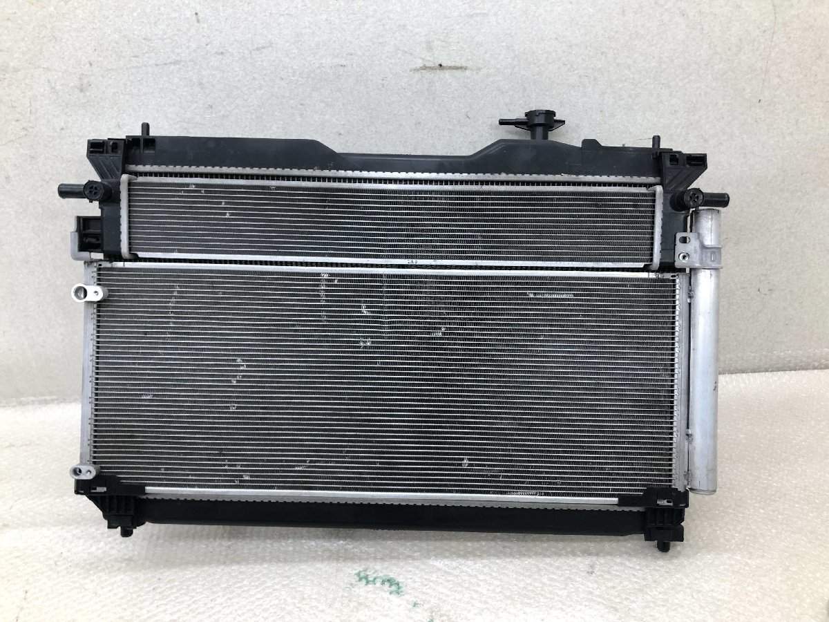 【傷や汚れあり】トヨタ 純正 Zwr80g ヴォクシー エスクァイア ノアハイブリッド ラジエーター コンデンサー 422135 3681の