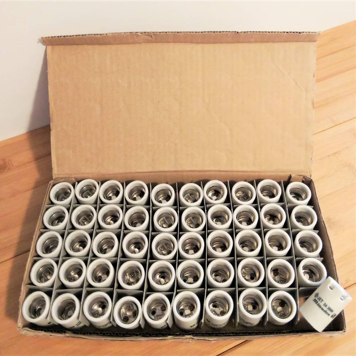 【未使用】 E17 3号 ソケット 50個 mitsuden 関連類似→ ミツバ電陶 ミツデン レセプタクル 瀬戸物 磁器 ステンドグラス 照明 ランプの落札情報詳細 - ヤフオク落札価格検索 ...