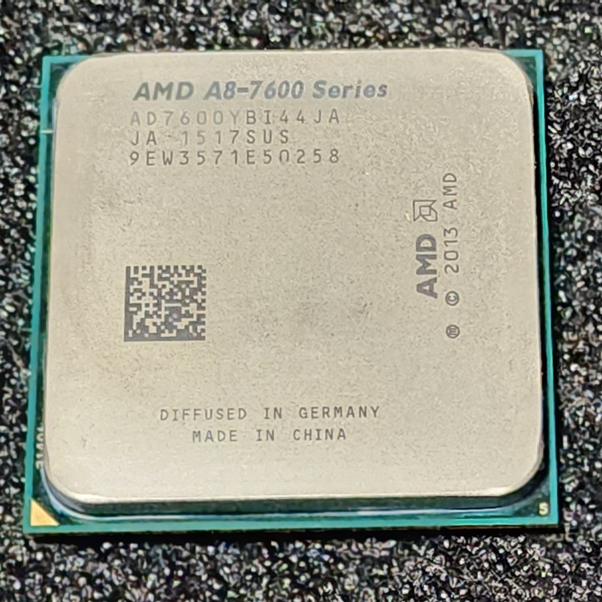 【やや傷や汚れあり】CPU AMD A8-7600 with Radeon R7 Graphics APU搭載 3.1GHz 4コア4スレッド Socket FM2+ PCパーツ 動作確認済み ...