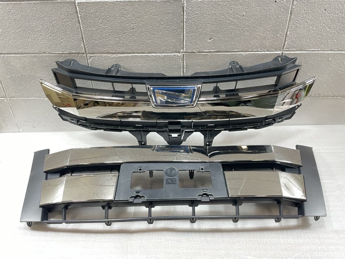 【全体的に状態が悪い】R50828 ジャンク ノア ZRR80 後期 純正 フロント グリル セット 素地 クローム メッキ 53111 ...