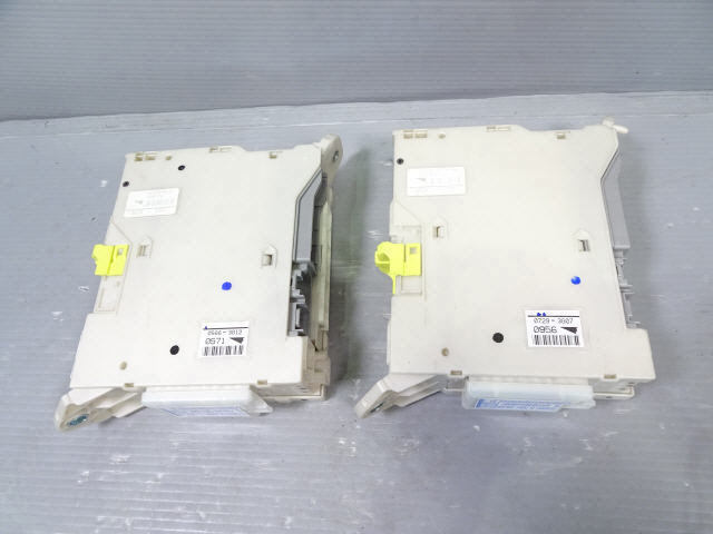 【傷や汚れあり】ヴェルファイア Daa Ath20w ヒューズ ボックス Box 2azfxe 82730 58143 ハイブリッド