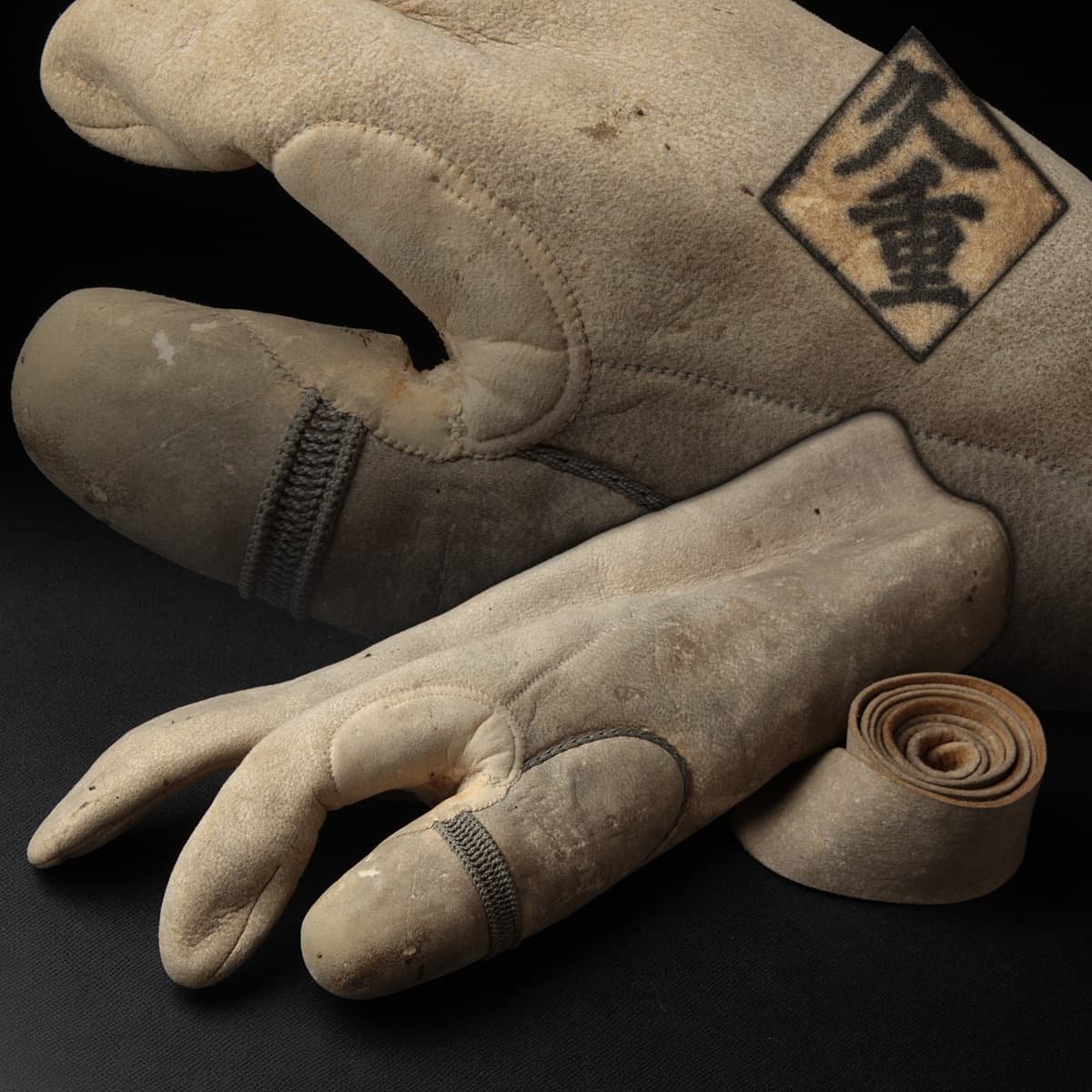 【やや傷や汚れあり】EM907 時代 弓具【久重 作】鹿革製 弓がけ・弓懸 全長27cm・弓掛け・三つがけ・三ツ掛けの落札情報詳細 ...