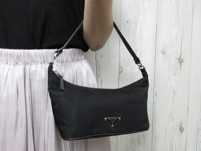 【目立った傷や汚れなし】極美品 PRADA プラダ テスート ハンドバッグ バッグ BR1267 ナイロン×レザー 黒 64223の落札情報詳細 - Yahoo!オークション落札価格検索 オークフリー