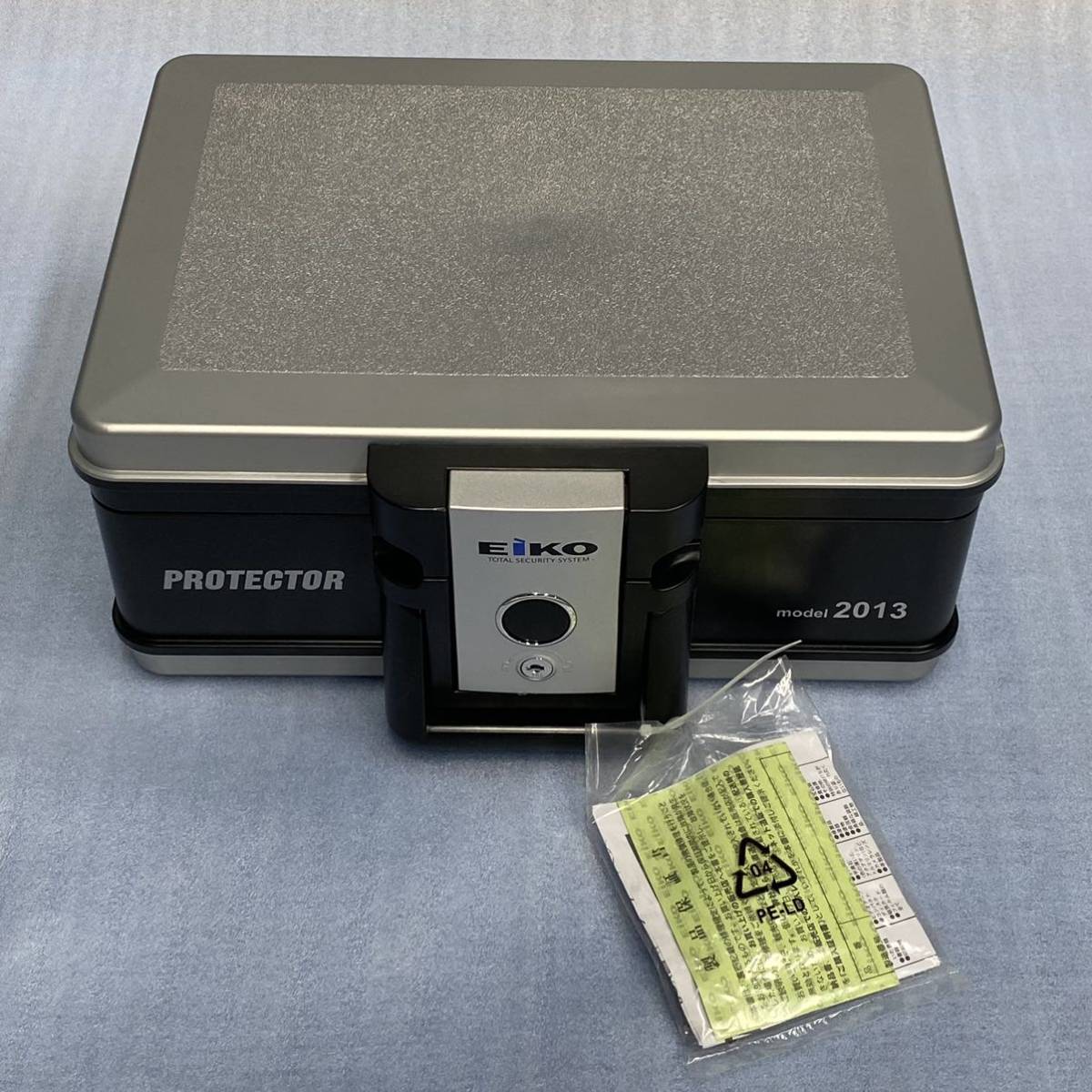 【目立った傷や汚れなし】★取説付 EIKO PROTECTOR BAG 耐火・防水 金庫 シリンダー式 2013 プロテクターバッグ エイコーの落札情報詳細 - Yahoo!オークション落札 ...
