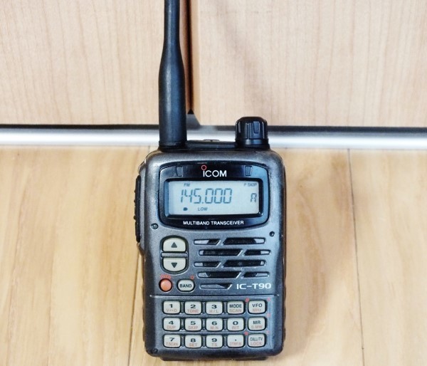 【傷や汚れあり】ICOM IC-T90 50/144/430MHz 3バンド 5W 広帯域受診機能付の落札情報詳細 - Yahoo ...