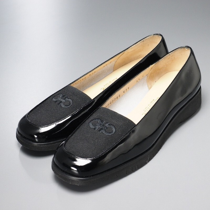 【やや傷や汚れあり】MG2638 イタリア製*サルヴァトーレフェラガモ*size5.5C（22.5cm相当）ガンチーニ*パテント ローファー ...