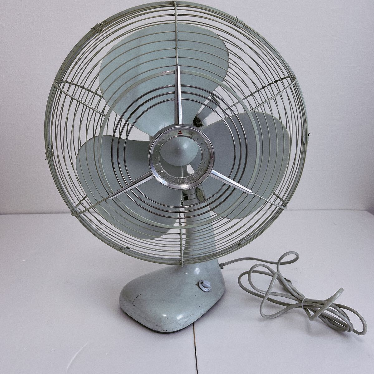 【傷や汚れあり】【動作品】【送料無料】三菱 3枚羽 扇風機 A.C. ELECTRIC FAN 昭和レトロ アンティーク ヴィンテージ 古道具 ...