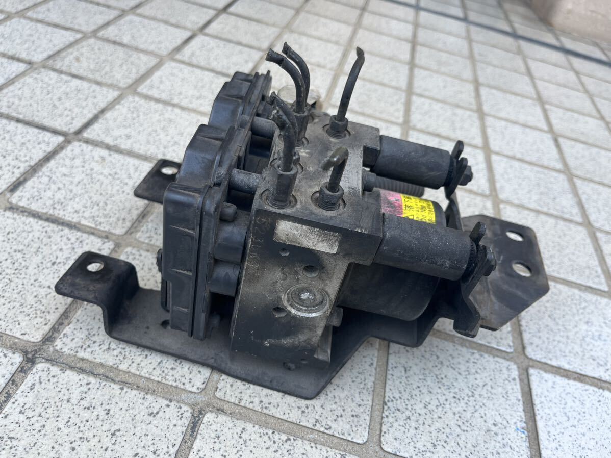 【傷や汚れあり】横浜市発 ISUZU エルフ ELF ABSアクチュエーター ABSコントローラー バルブ アクチュエーター PB-NKR81 ...