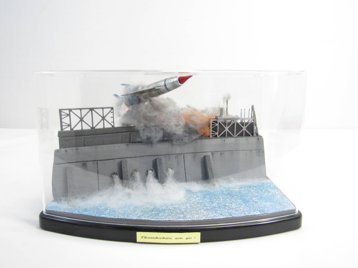 【やや傷や汚れあり】EN172/サンダーバード THUNDERBIRD 1号 偵察 ジオラマ ベース 22x11x13.5cm ケース付 完成 ...