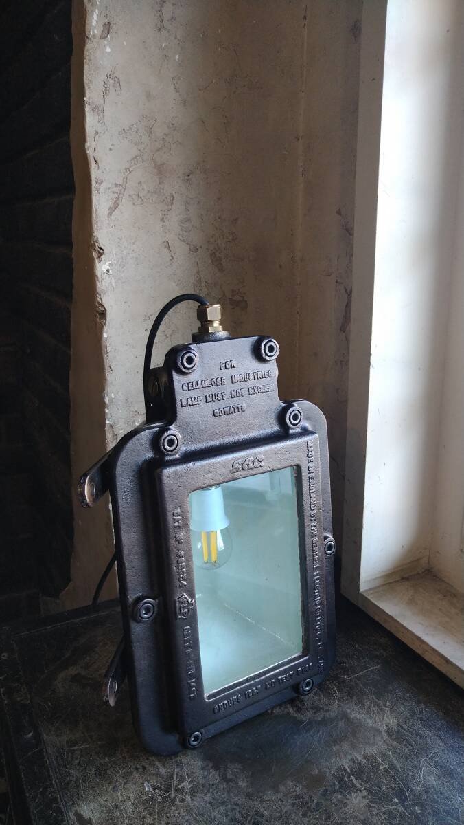 【傷や汚れあり】英国製 ウォール カプセル ランプ ビンテージ インダストリアル（B) Vintage Industrial Cast ...