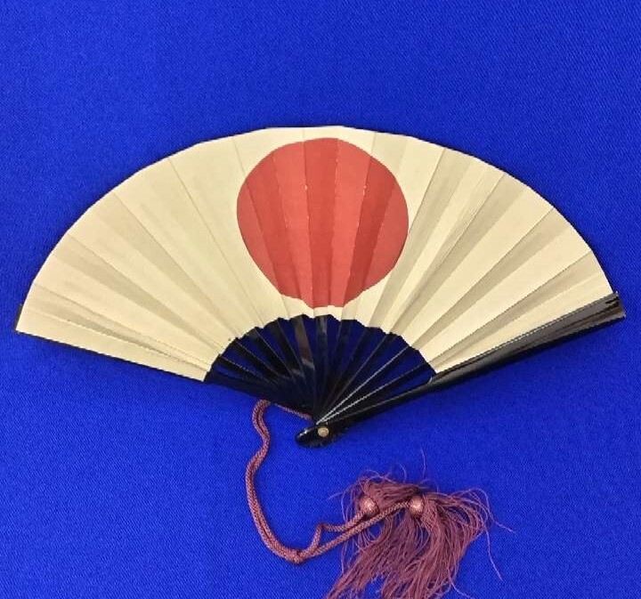 【やや傷や汚れあり】1円～スタート★鉄扇 一尺 日の丸 扇 扇子 白地・赤日の丸 長さ約30cm×重量約490g 縁起物 戦国武将 古武器 ※詳細不明【保管品】の落札情報詳細 - Yahoo ...