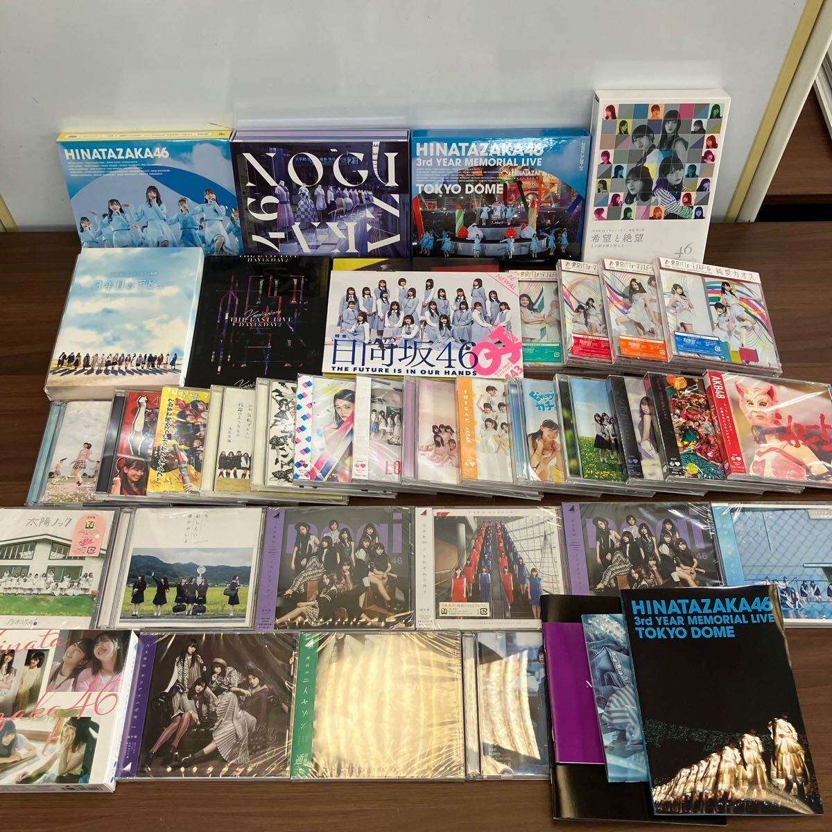 【目立った傷や汚れなし】未開封有り CD DVD 乃木坂46 欅坂46 日向坂46 AKB48 東京パフォーマンスドール CDセット LIVE DVD Aniversary Best まとめて ...