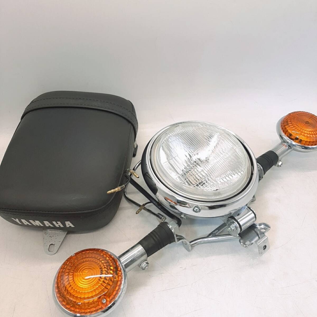 【傷や汚れあり】n180【1円～】 バイク ヘッドライト ウィンカー KOITO H4 3H45 パーツ 部品 ドラッグマター? ヤマハ ...