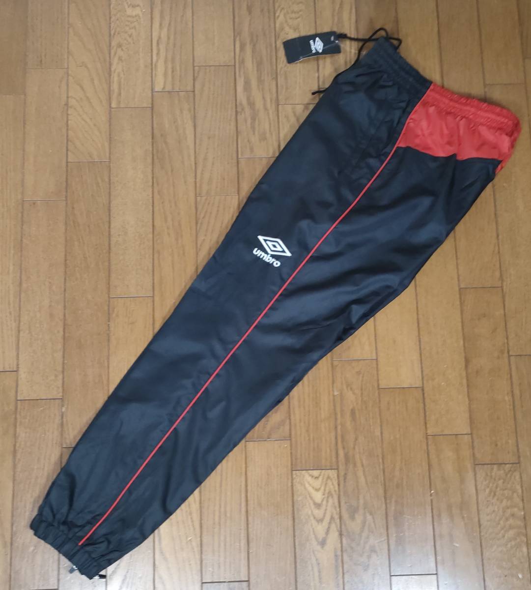 【未使用】(物81) 定価8,690円 新品 アンブロ ウィンドパンツ ウィンドブレーカー UQS4660P 黒赤 メンズL の落札情報詳細 - Yahoo!オークション落札価格検索 オークフリー