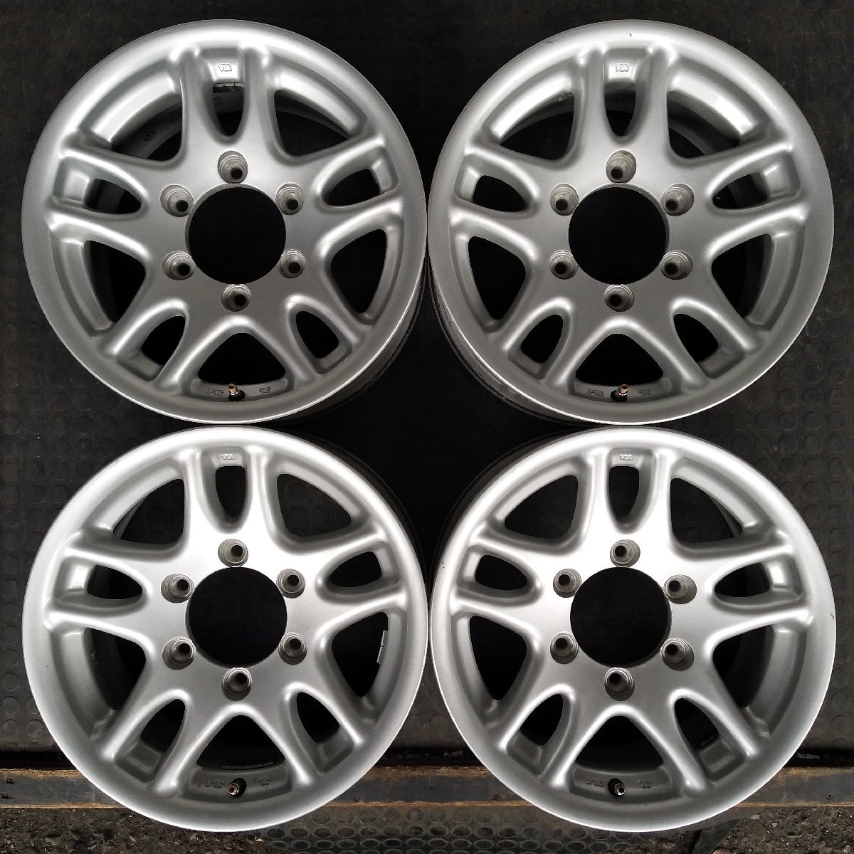 【傷や汚れあり】A12-32【4本価格】【15x6.5J 6x139.7 ET+28 ハブ111】LIUFENG・ハイエース等・店頭引取可能 ...