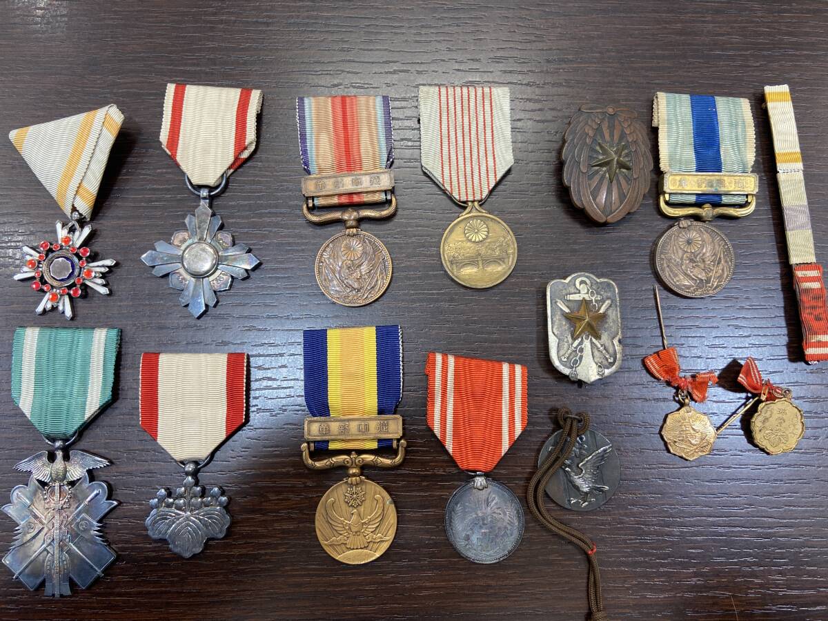 【やや傷や汚れあり】#8634 勲章 瑞宝章 / 景雲章 / 金鵄章 / 1点破損 旧日本軍 アンティーク コレクション 13種の落札情報詳細 - Yahoo!オークション落札価格検索 オークフリー