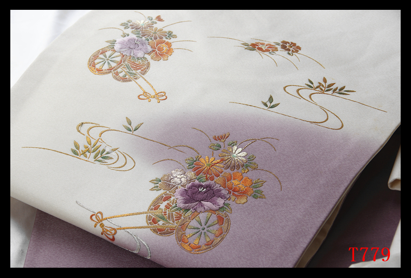 【目立った傷や汚れなし】蔵【T779】西陣美品 刺繍 花車紋 象牙色古代紫色 気品豊かに 正絹高級美術名古屋帯 検 簪着物袋帯和装小物帯締めの ...