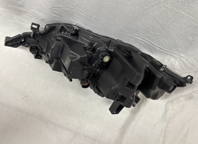 【やや傷や汚れあり】セレナ e-POWER ハイウェイスター C27 後期 / 右ヘッドライト LED / KOITO 100-23784 打刻Bの落札情報詳細 - Yahoo!オークション ...