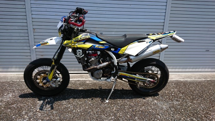 ハスクバーナ SM250R 2009年式 フルパワー化＆パワーコマンダーによるセッティング済 他改造の落札情報詳細 - Yahoo!オークション落札価格検索 オークフリー