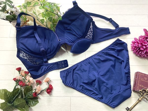 【未使用】C85LL☆厚手モールドカップ Wパッド レース 盛りブラ 谷間メイク ブラ&ショーツ ネイビー系 F444の落札情報詳細 - ヤフオク落札価格検索 オークフリー