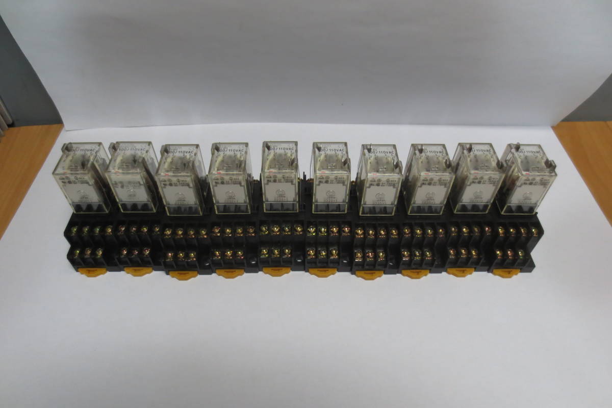 【やや傷や汚れあり】 ★ 10個セット ★ Omron オムロン ミニパワーリレー ★ My4n ★ 100v 110vac ソケット