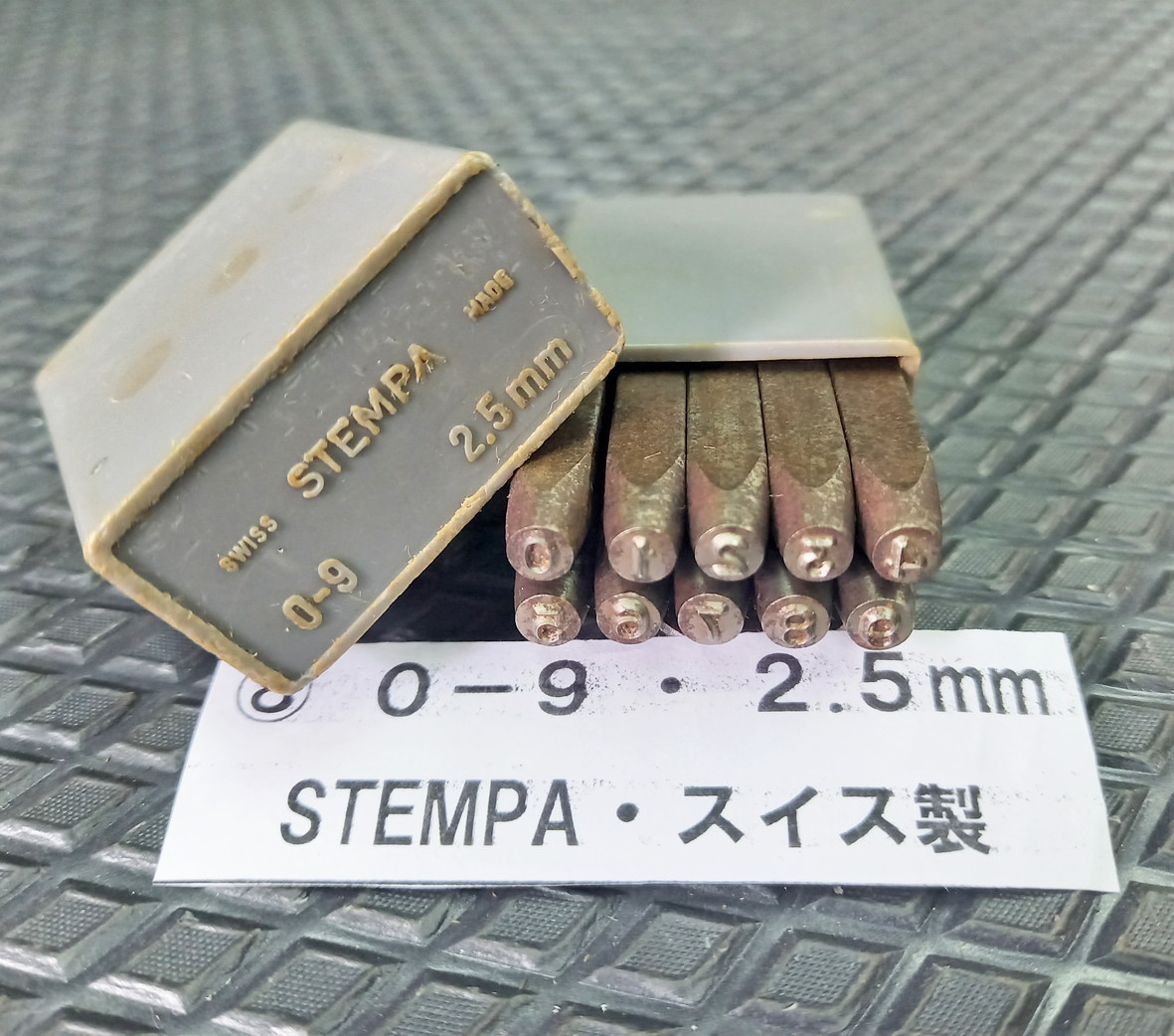 【目立った傷や汚れなし】★美品♪ STEMPA 数字刻印 0~9 ／ 2.5mm ⑧ 送料安520円! スタンプ ポンチ 刻印 ナンバー スイス製 Marking Punch Set の落札 ...
