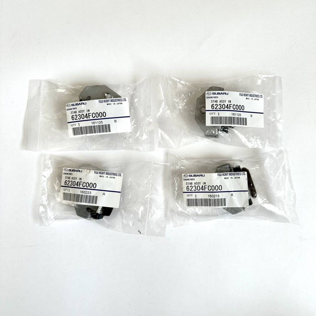 【未使用】未使用 スバル純正品 ウィンドウドアモール 水切りモール ウェザーストリップ 61280FE011 61280FE001 ...