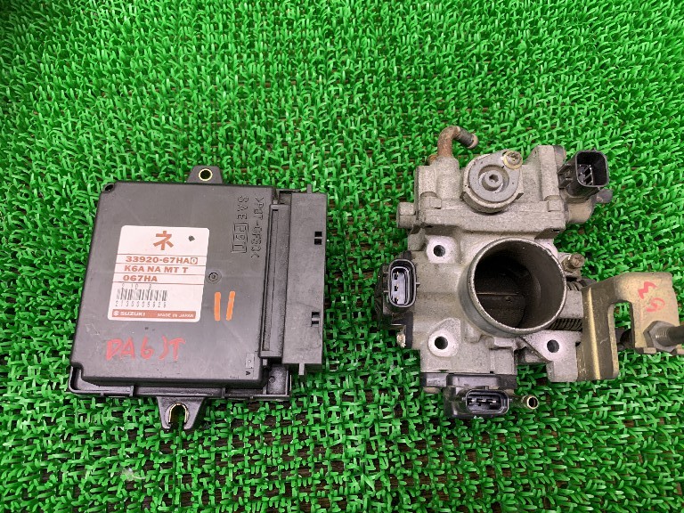 【やや傷や汚れあり】11【動作品】キャリー(DA63T) エンジンコンピュータ+スロットルボディ 33920-67H40 (67HB0 ...