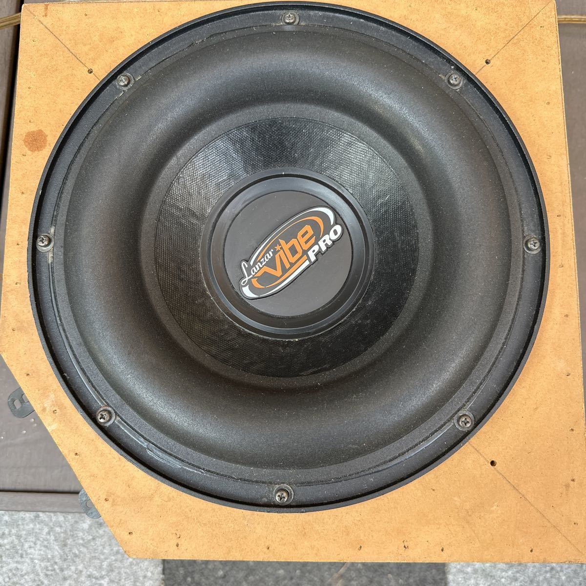 【目立った傷や汚れなし】Lanzar vibe PRO サブウーファー ランザー Audio 26センチ スピーカー 作り込みBOX 車載用の ...