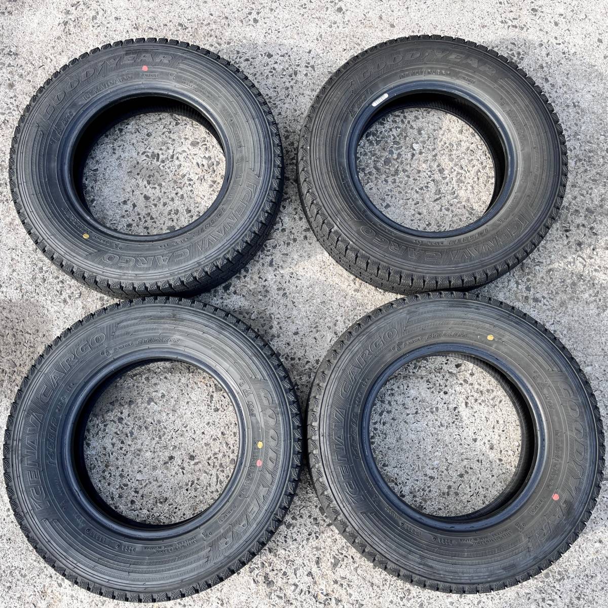 【やや傷や汚れあり】GOODYEAR グッドイヤー ICENAVI CARGO 145/R12 6PR 2019年製スタッドレスタイヤ4本 軽 ...