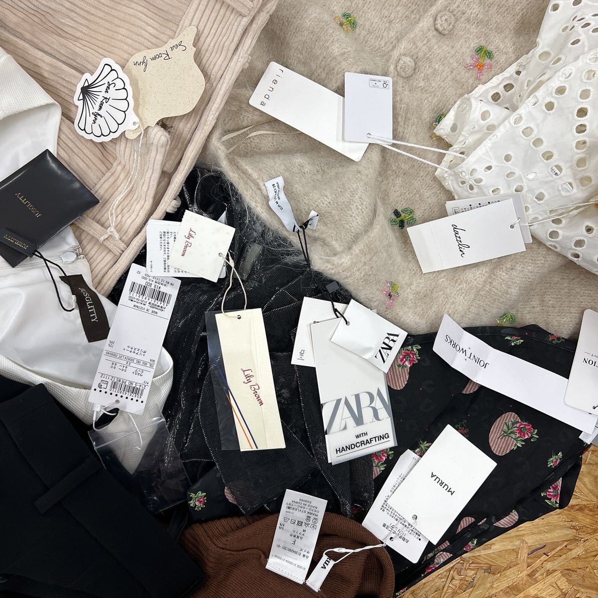 【未使用に近い】全てタグ付き！レディース人気ブランドアイテム40点セットまとめ売り MURUA ZARA JOINTWORKS 23区 rienda dazzlin Lily brown など ...